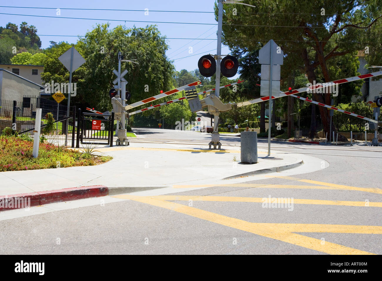 Railroad crossing gate at intersection Stock Photo - Alamy