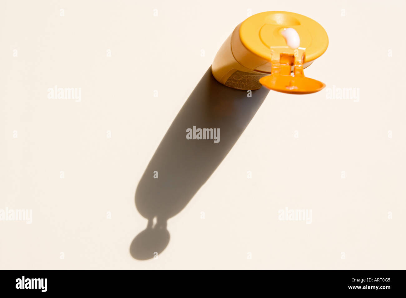 Suntan lotion hi-res stock photography and images - Alamy