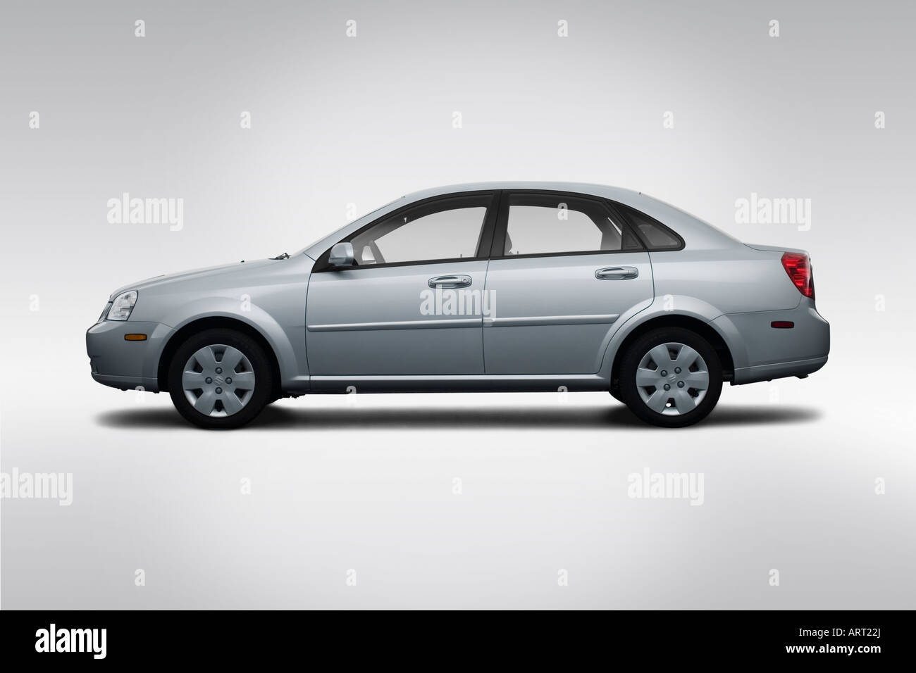 2008 Suzuki Forenza in Silver - Drivers Side Profile Stock Photo - Alamy