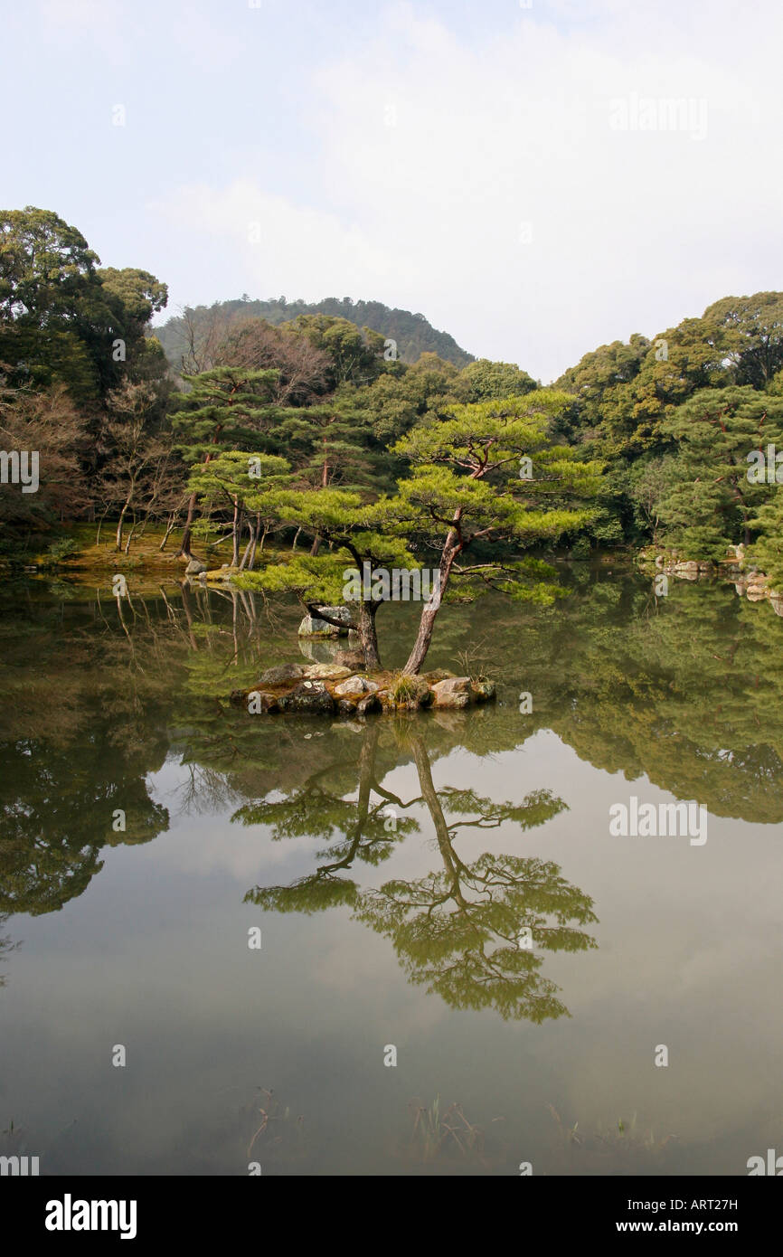 Kyoko-chi (The Mirror Pond) in the grounds of Kinkaku-ji Temple, Kyoto ...