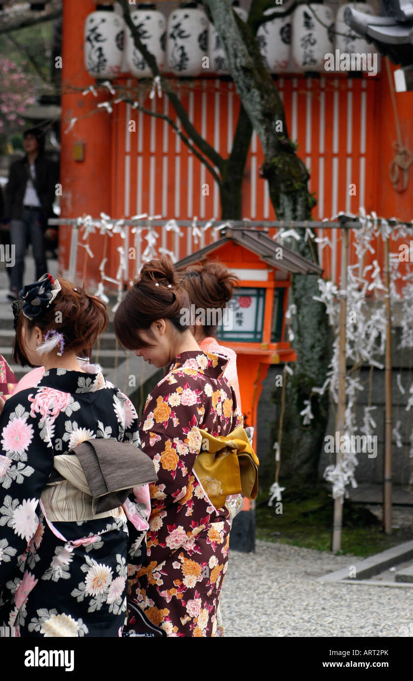 Woman in traditional dress in Kyoto Stock Photo - Alamy