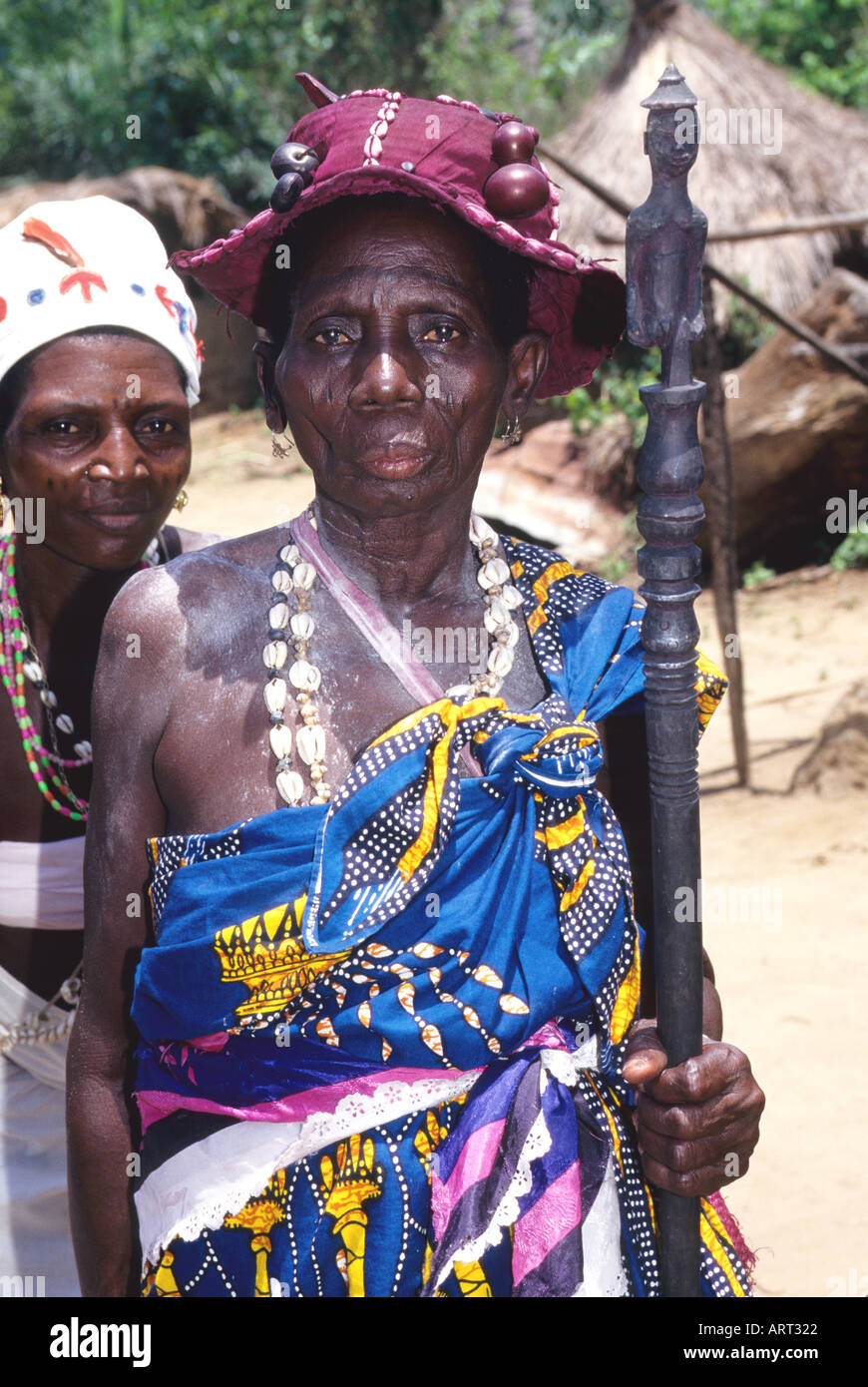 A priestess of the vodun god Legba Eine Priesterin der Vodun Gottheit ...