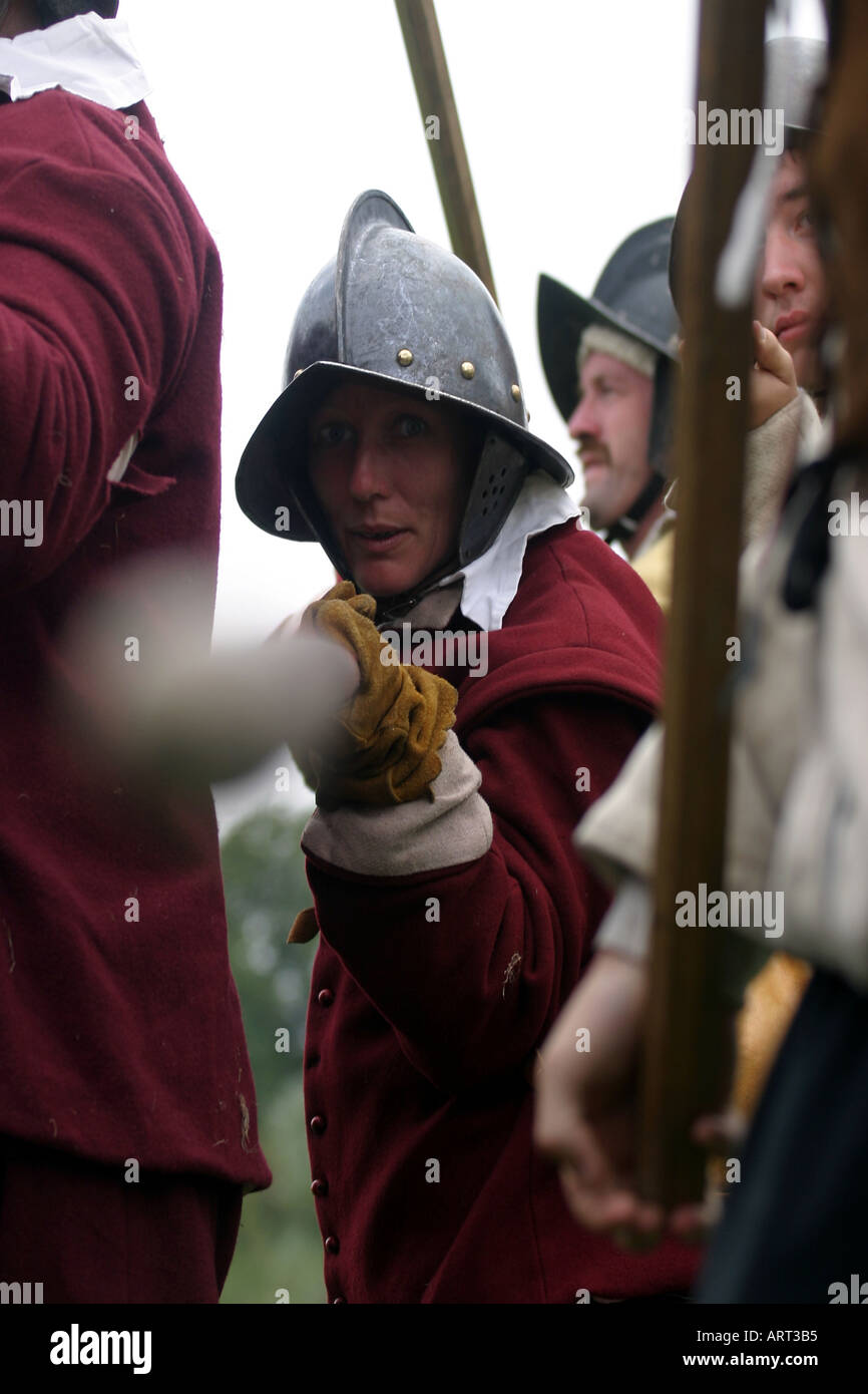 English civil war pikeman hi-res stock photography and images - Alamy