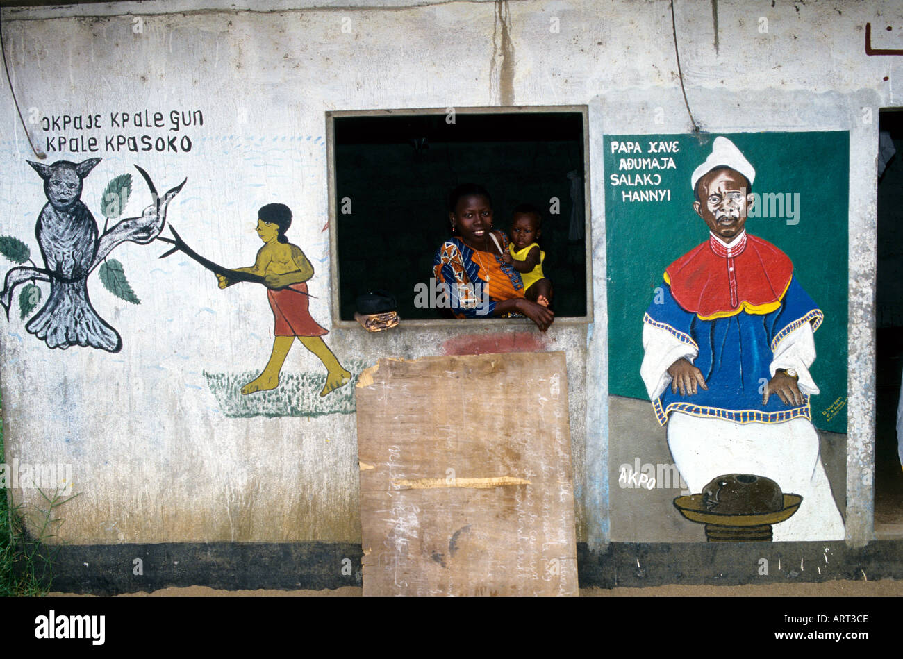 Ganvie Lac Nokou Benin Attigali Voodoo Tempel mit Bildern die den ...