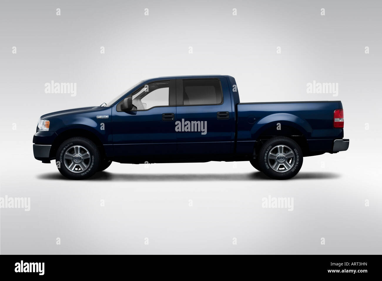 2008 Ford F-150 XLT in Blue - Drivers Side Profile Stock Photo - Alamy