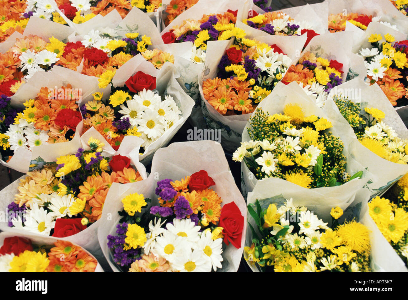 Bunches of flowers hi-res stock photography and images - Alamy