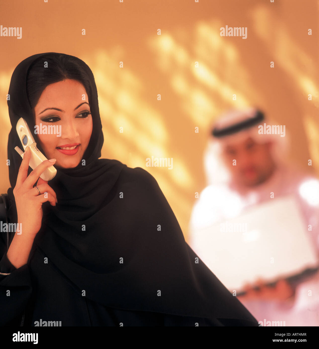 Abaya women using cell phone hi-res stock photography and images - Alamy