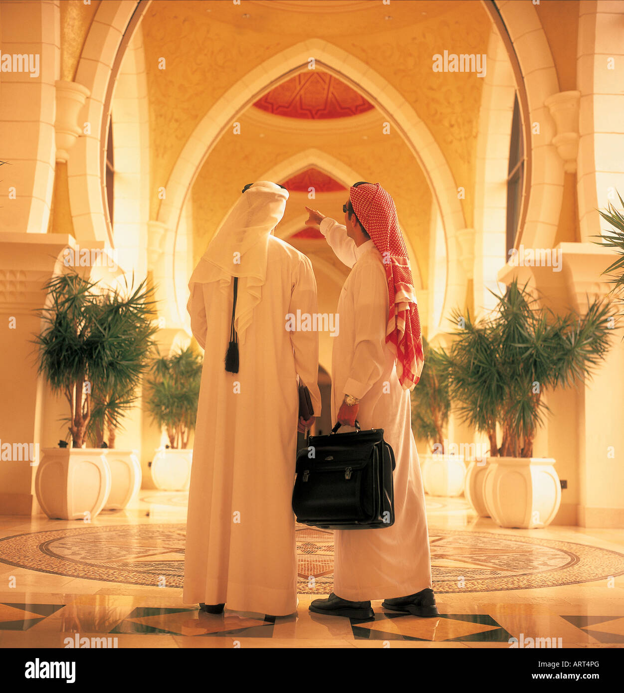 Saudis at meeting hi-res stock photography and images - Alamy