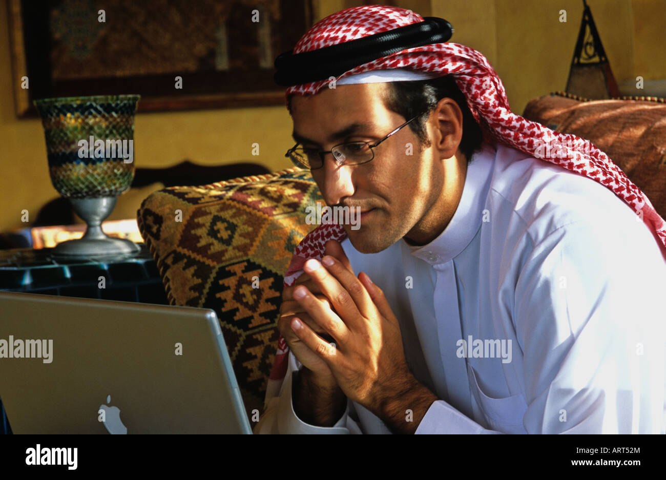 Middle east man using laptop hi-res stock photography and images - Alamy
