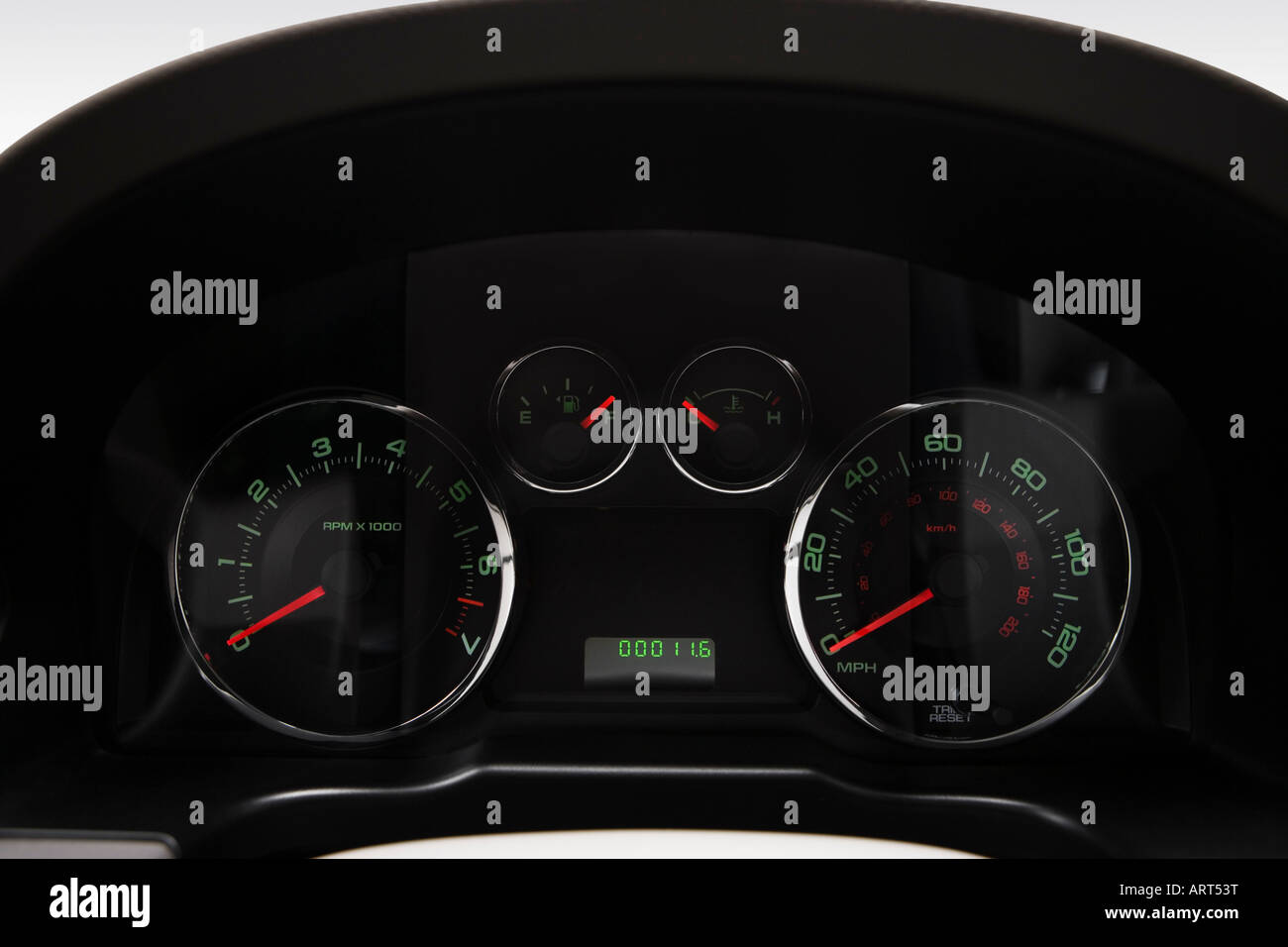 2008 Ford Edge SE in Red - Speedometer/tachometer Stock Photo - Alamy