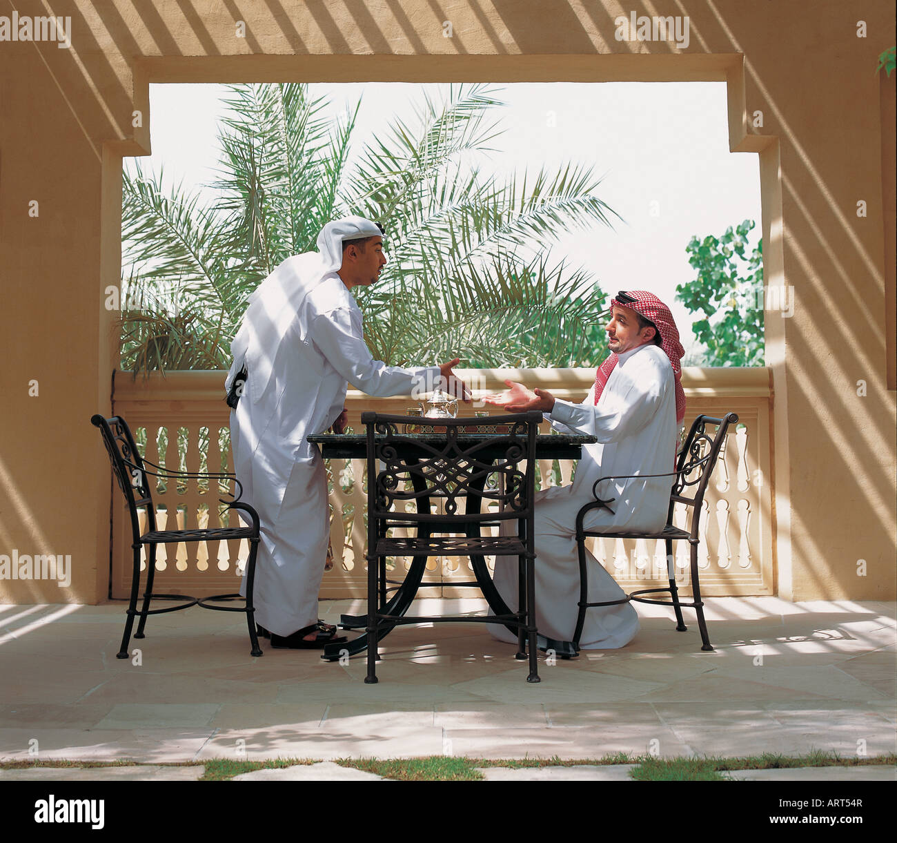 Arab men playing backgammon Stock Photo - Alamy