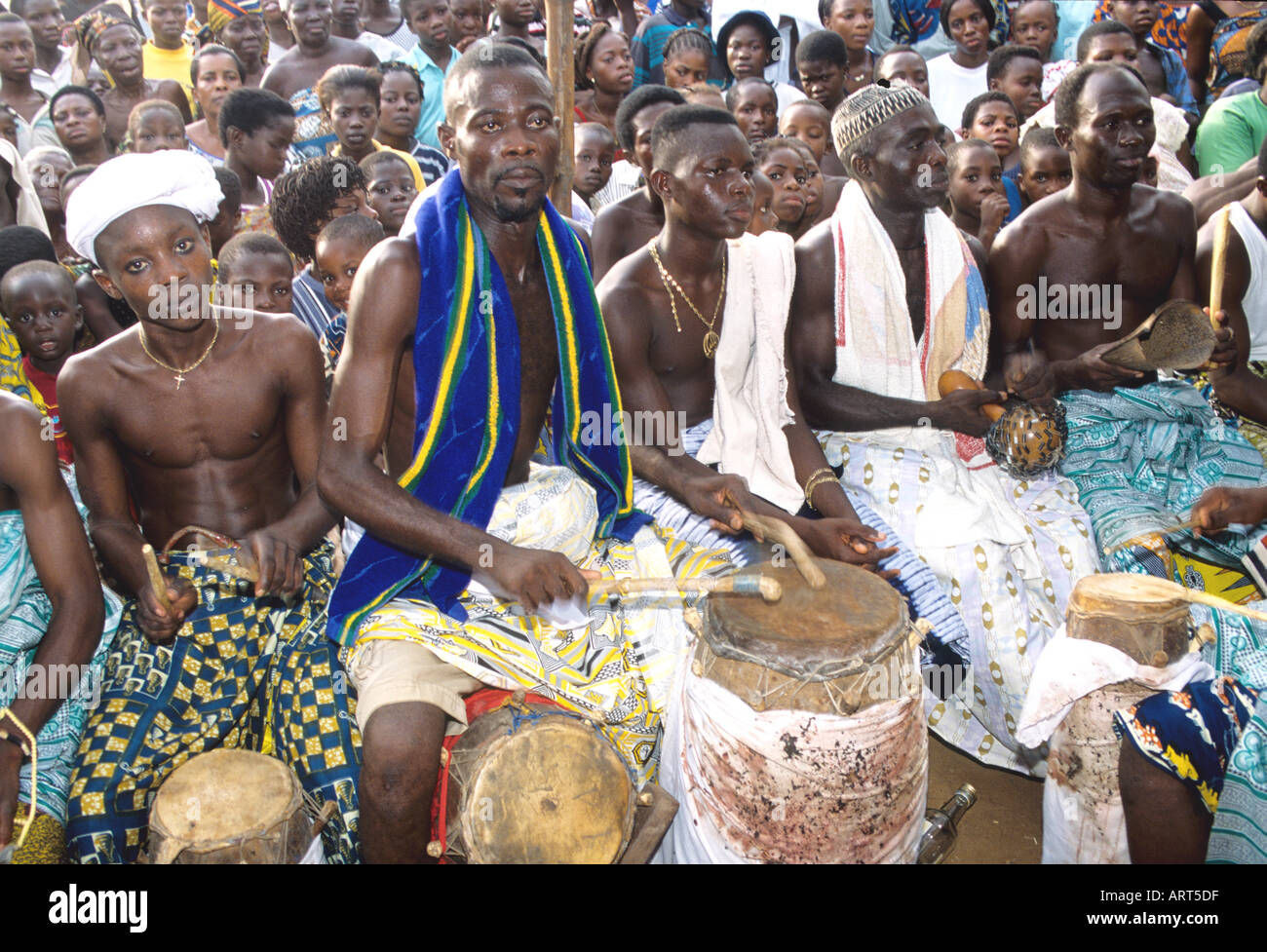 Benin drummer hi-res stock photography and images - Alamy