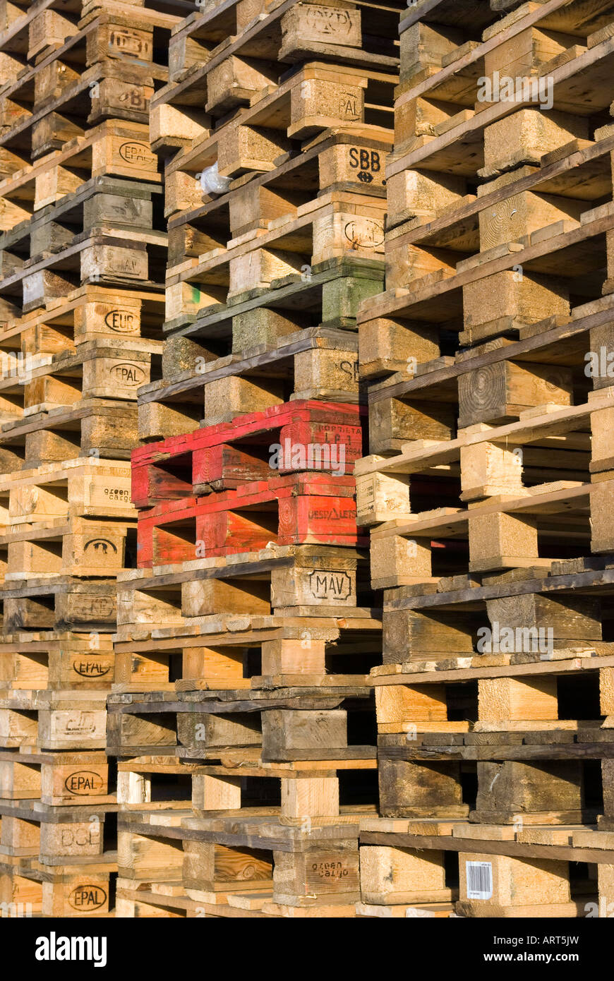 Organized pallets hi-res stock photography and images - Alamy