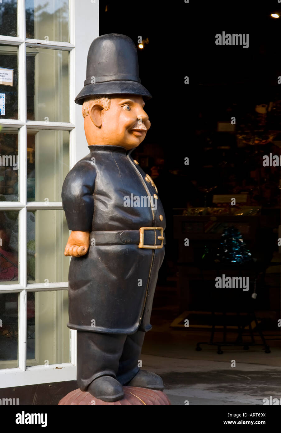 English bobby hi-res stock photography and images - Alamy