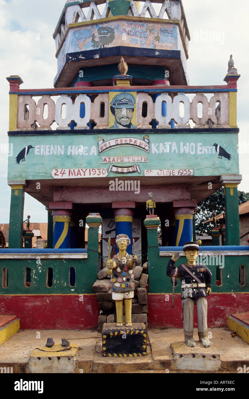 Fante Military shrine in Ghana Posuban Schrein in Ghana Stock Photo - Alamy