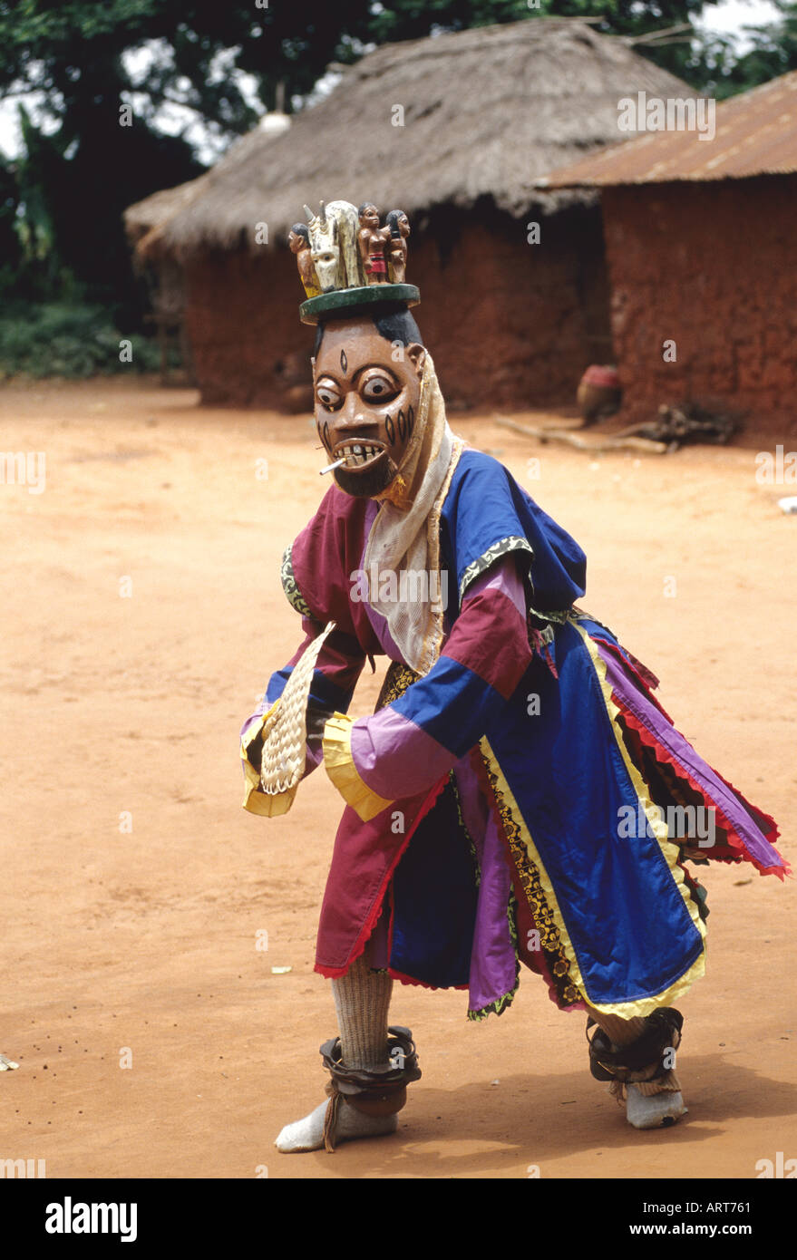 Gelede mask dance hi-res stock photography and images - Alamy