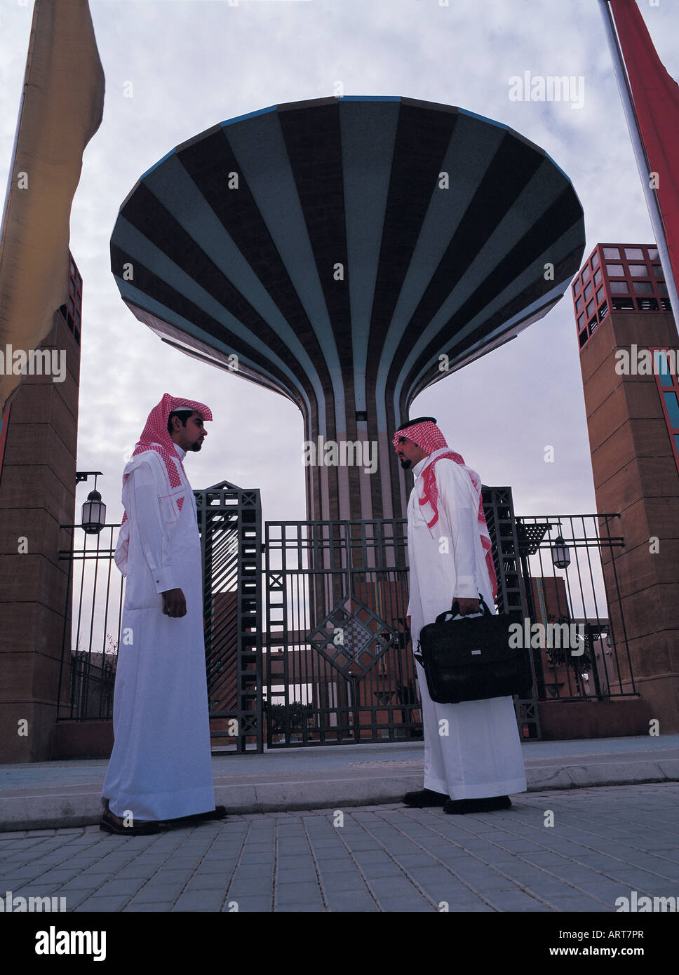 Saudi business meeting hi-res stock photography and images - Alamy