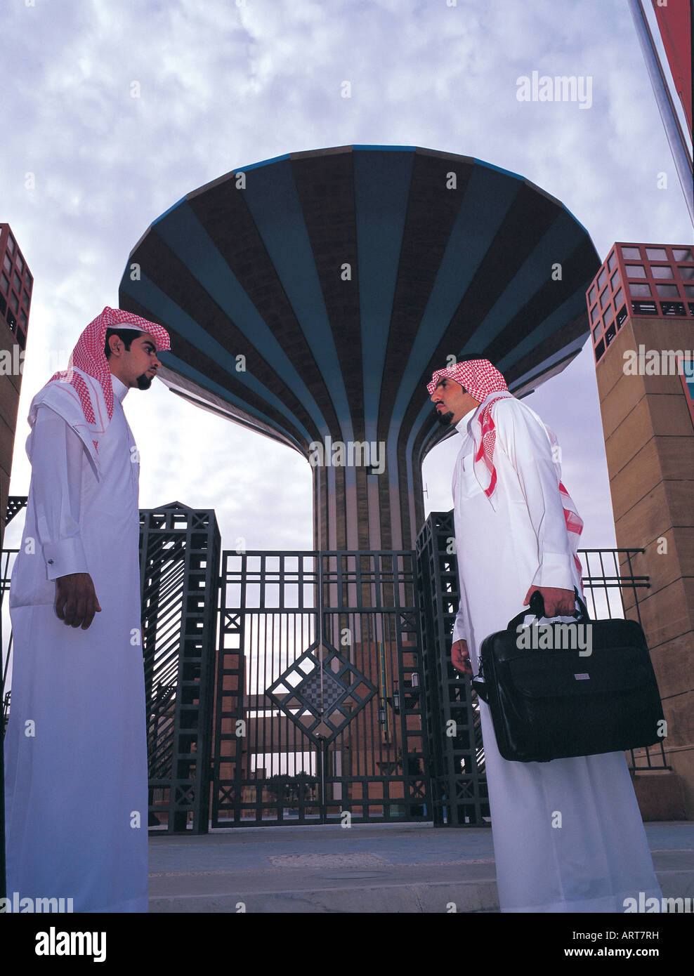 Saudis at meeting hi-res stock photography and images - Alamy