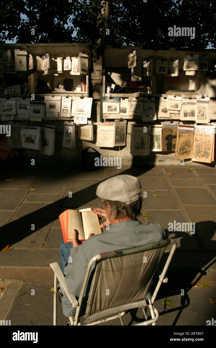 A used book vendor Stock Photo - Alamy