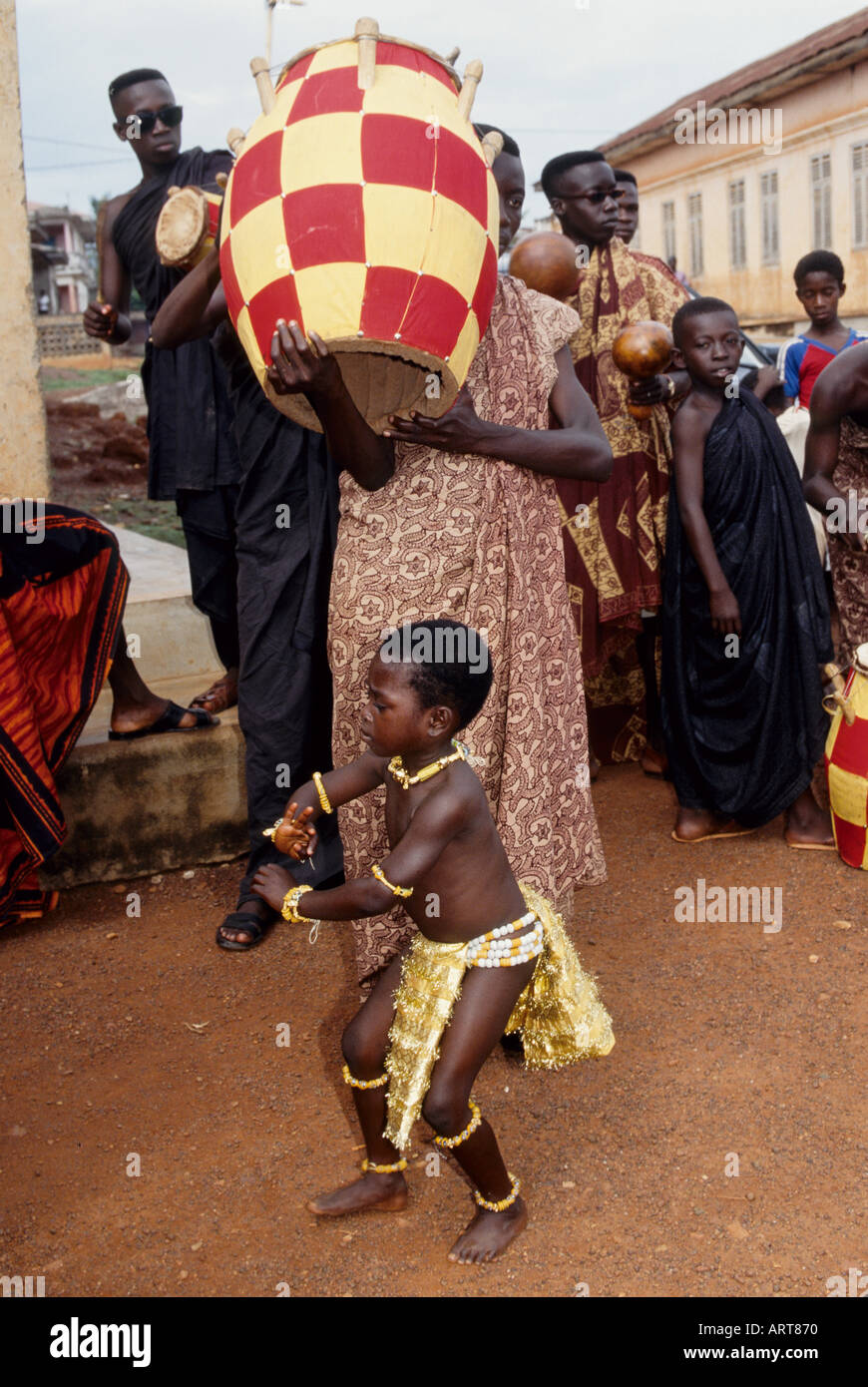 Ghana dance drum hi-res stock photography and images - Alamy