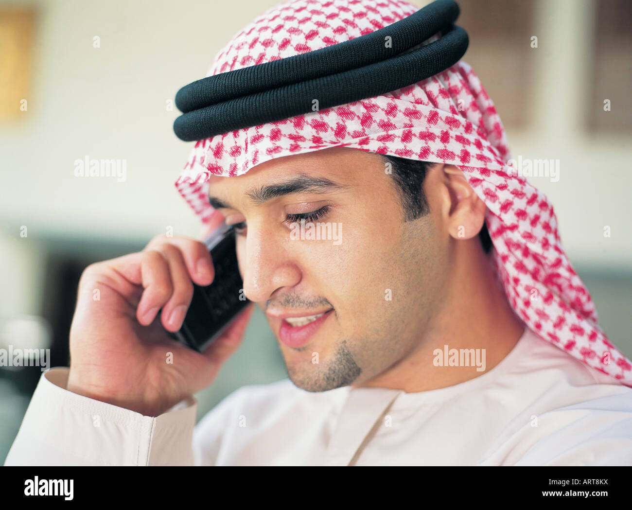 Emirati businessman phone hi-res stock photography and images - Alamy