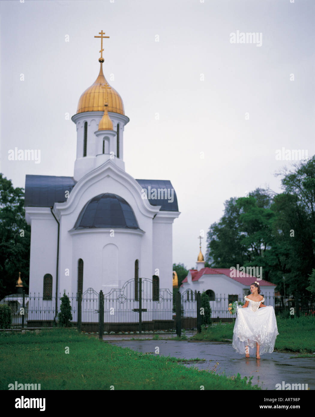 Sad bride at church Stock Photo - Alamy