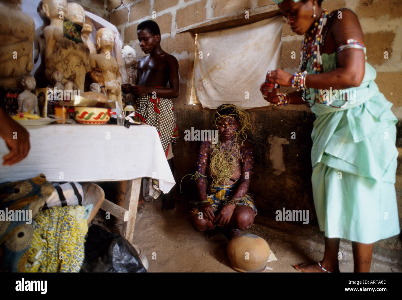 Mami wata altar hi-res stock photography and images - Alamy