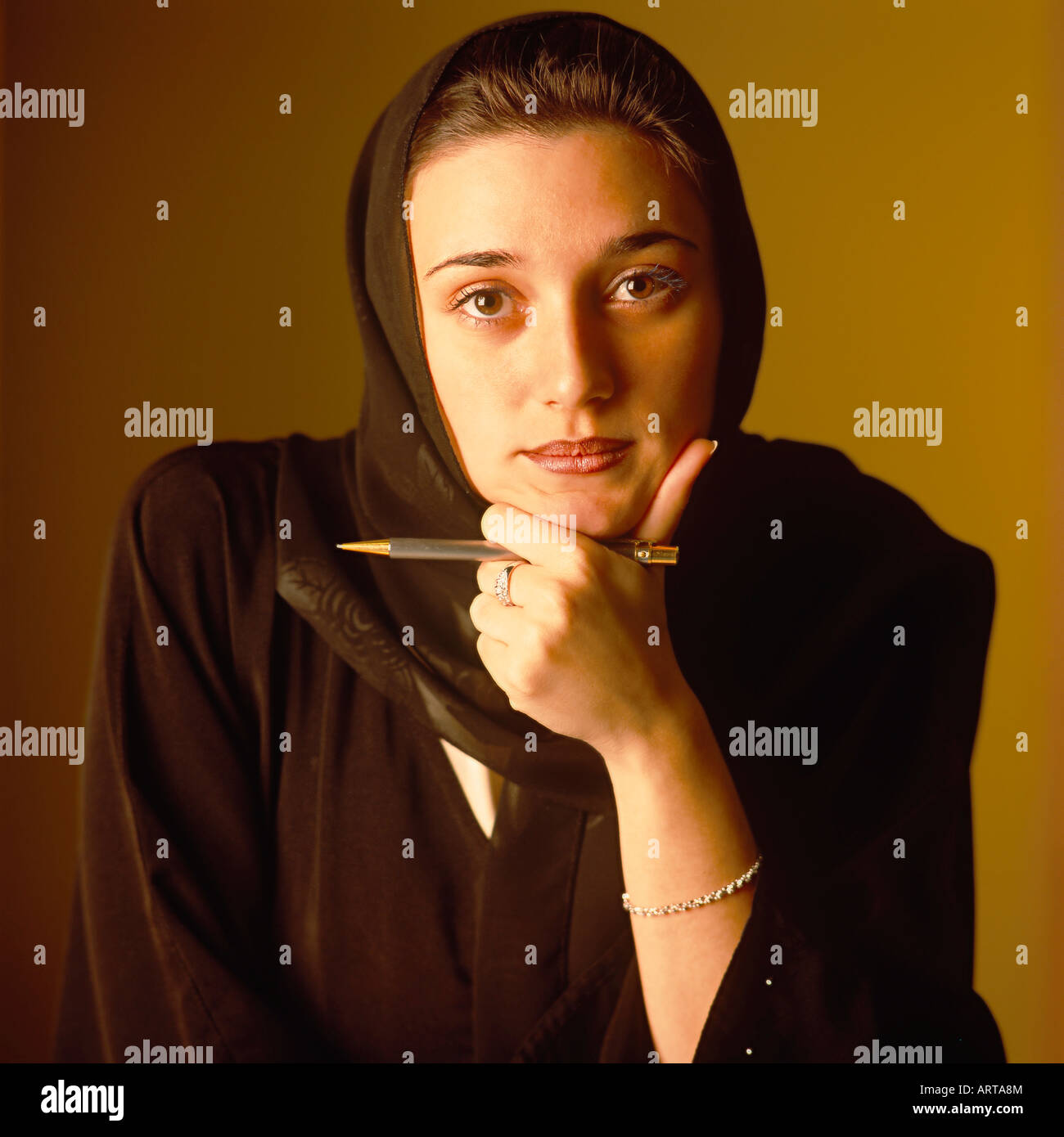 Emirati women work hi-res stock photography and images - Alamy