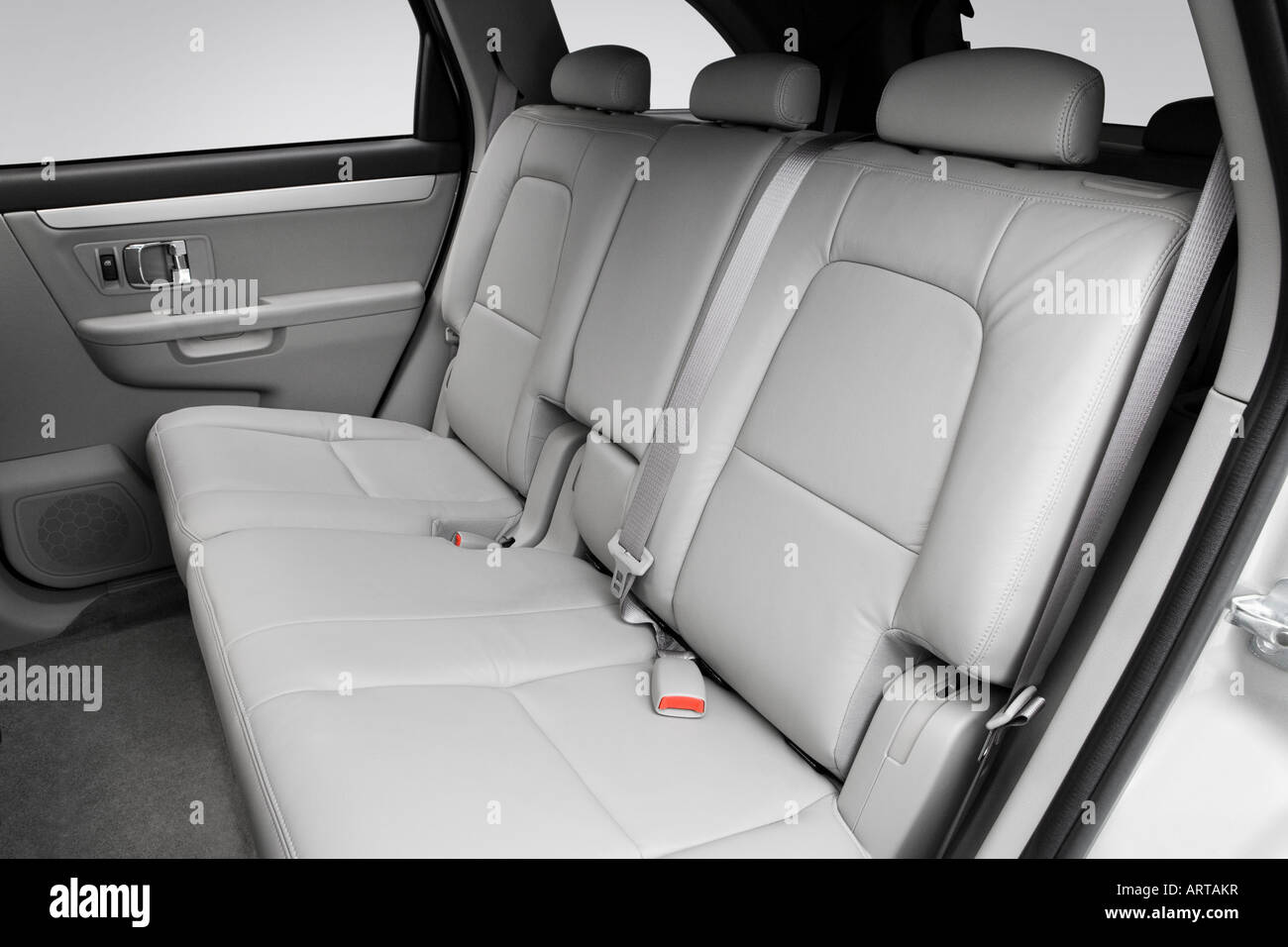 2008 Suzuki XL7 Luxury in Silver - Rear seats Stock Photo - Alamy