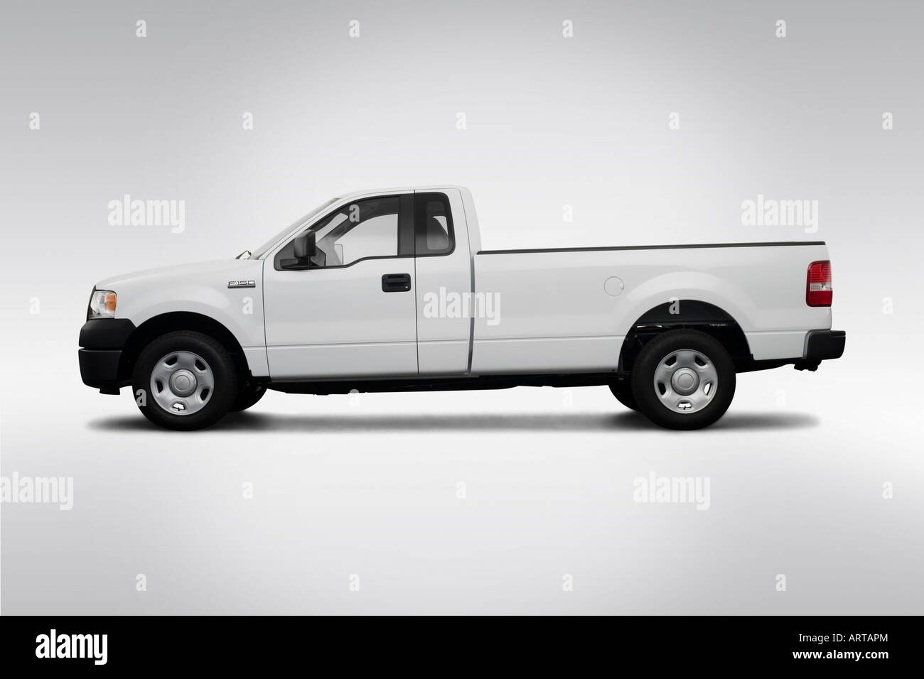 2008 Ford F-150 XL in White - Drivers Side Profile Stock Photo - Alamy
