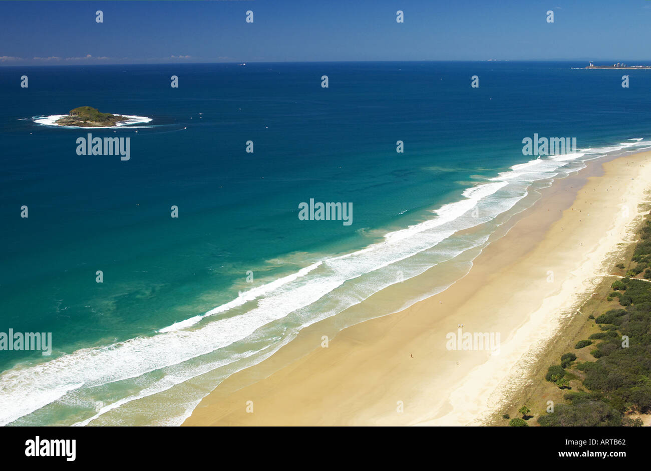 Beach at Mudjimba and Mudjimba Island Old Woman Is Sunshine Coast ...