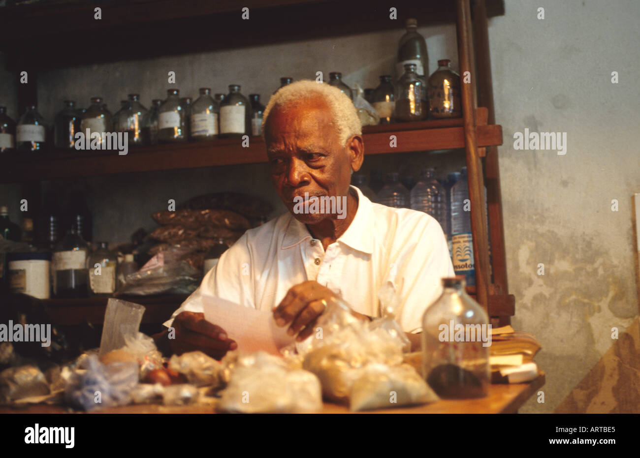 Isaac Sayi The grand old healer of Cotonou Isaac Sayi ein grosser alter ...