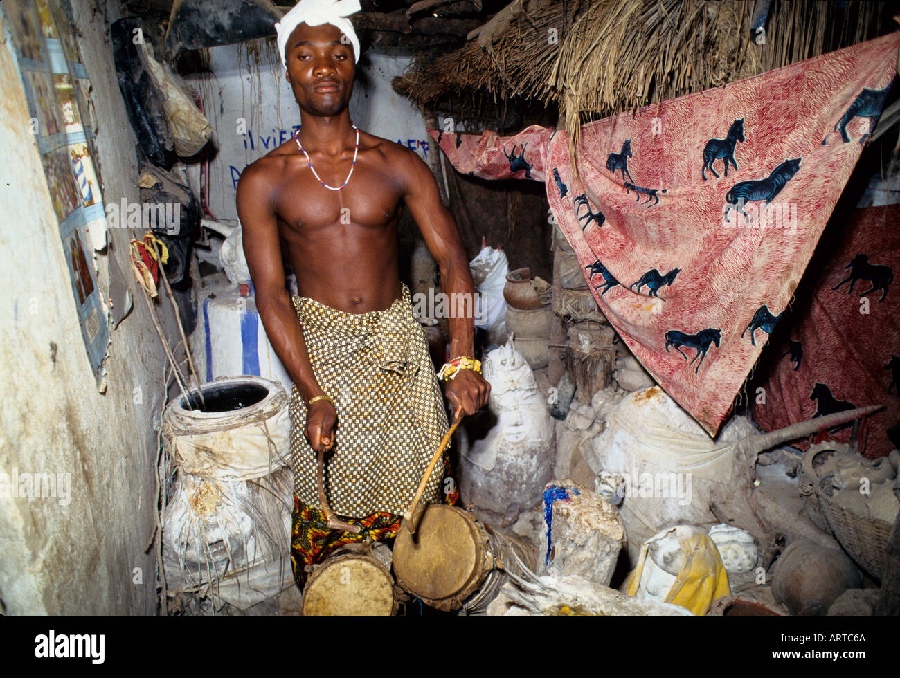 Shango altar Altar des Gewittergotts Shango Stock Photo - Alamy