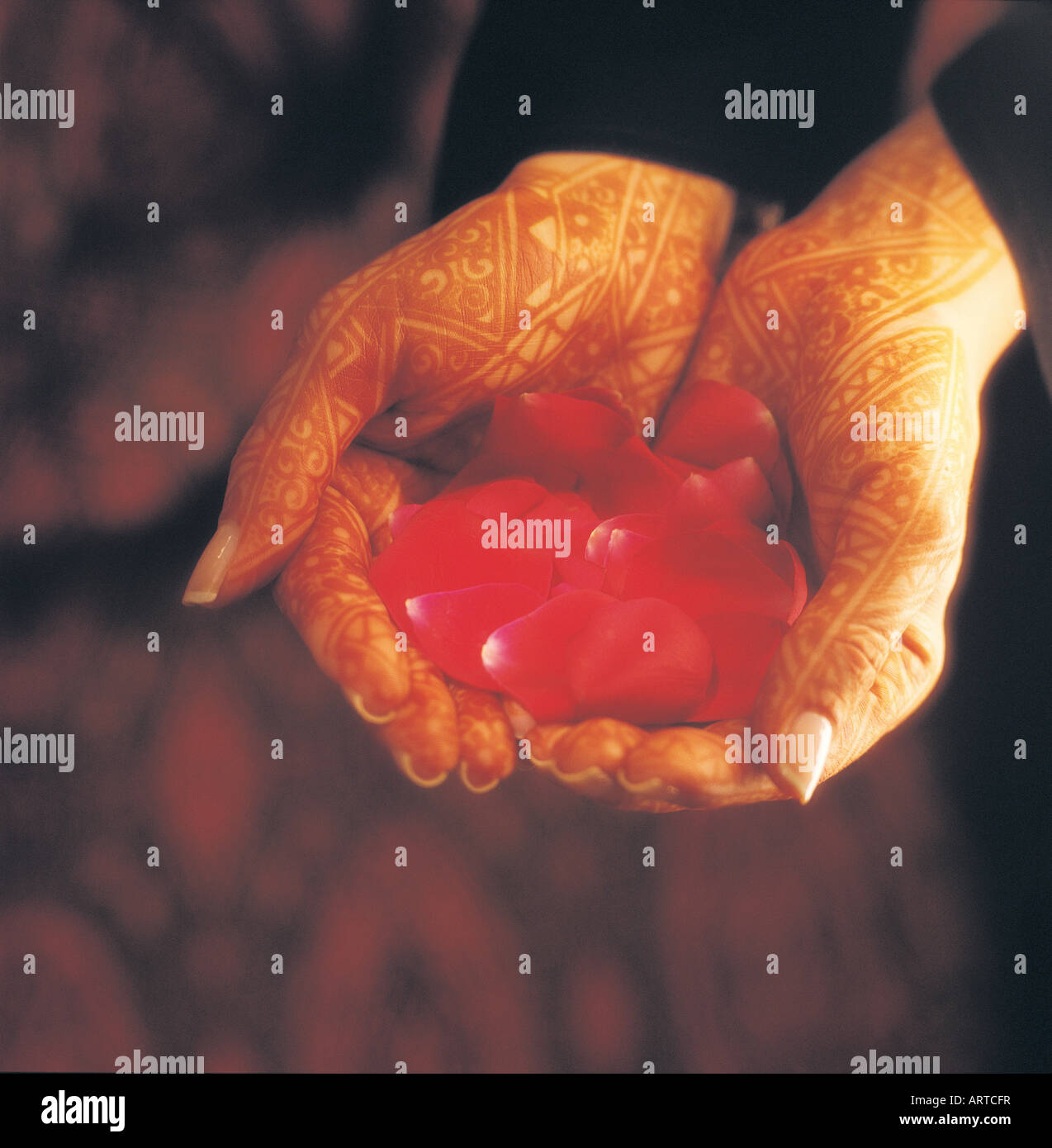 Ramadan: Henna is applied on last day of Ramadan for Eid Al-Fitr (Three ...