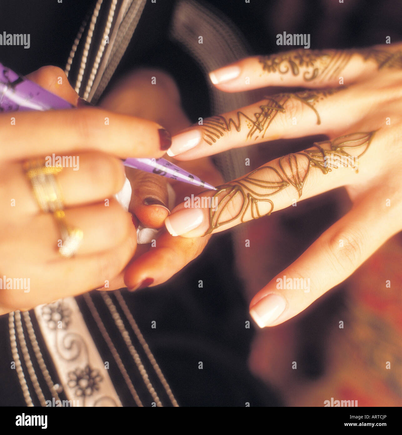 Ramadan: Henna is applied on last day of Ramadan for Eid Al-Fitr (Three ...