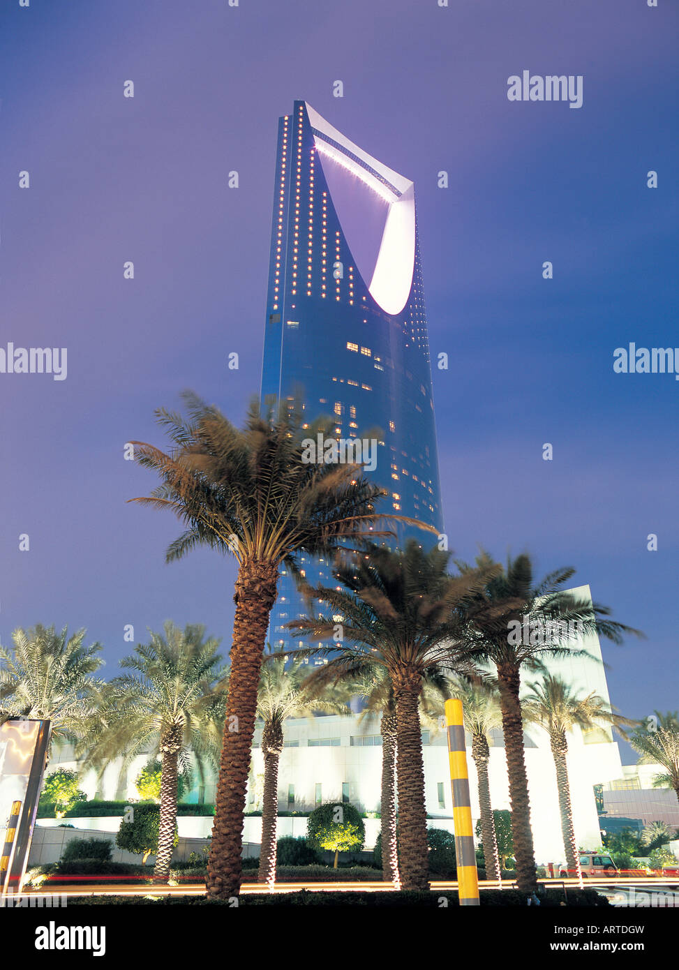 Al Mamlakah (Kingdom) Tower in Riyadh, Saudi Arabia Stock Photo - Alamy