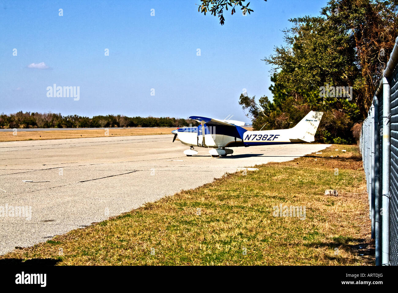 Single engine plane hi-res stock photography and images - Alamy