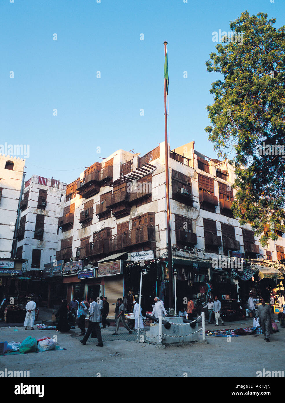 Street scene jeddah saudi arabia hi-res stock photography and images ...