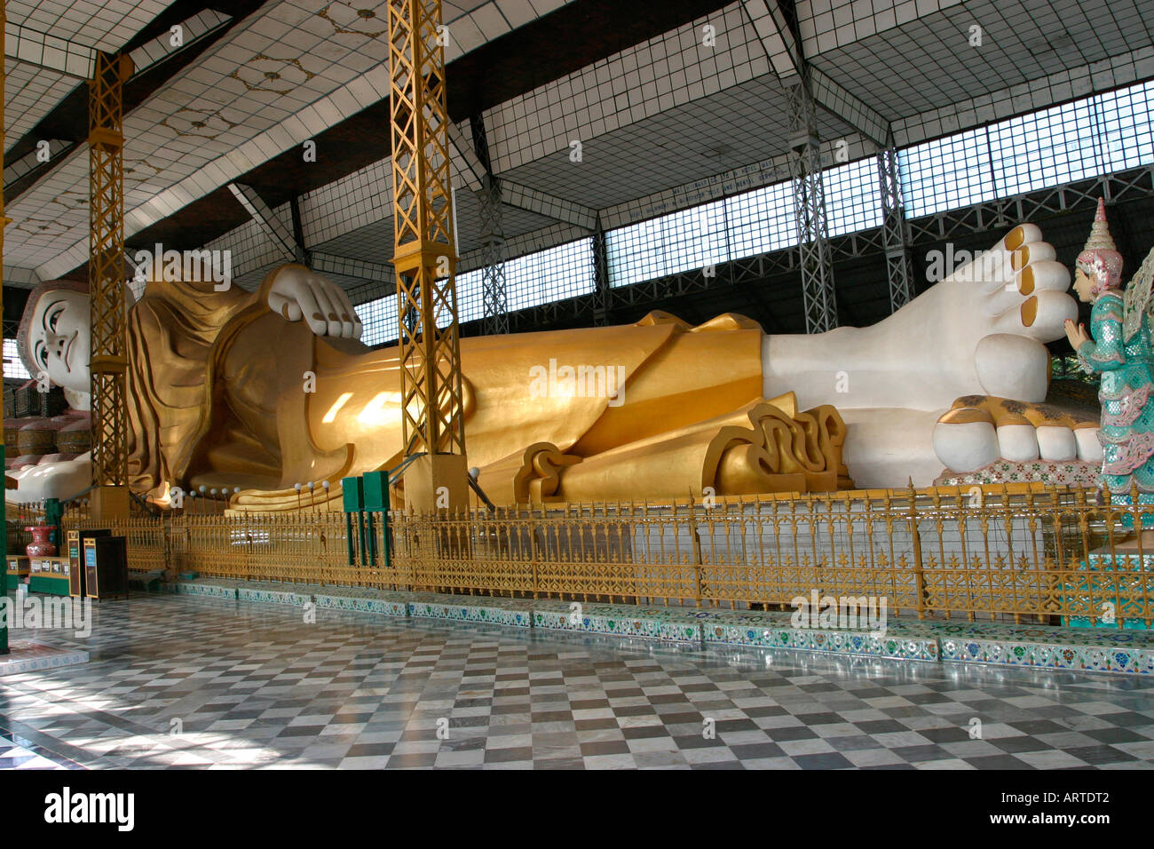 Shwethalyaung temple hi-res stock photography and images - Alamy