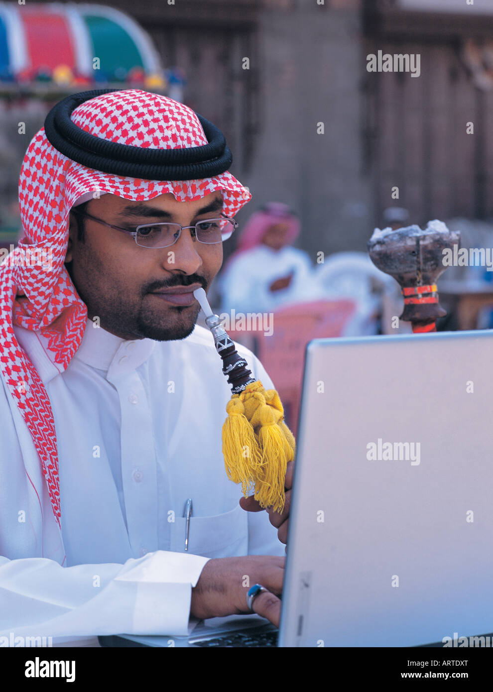 Old saudi man computer hi-res stock photography and images - Alamy