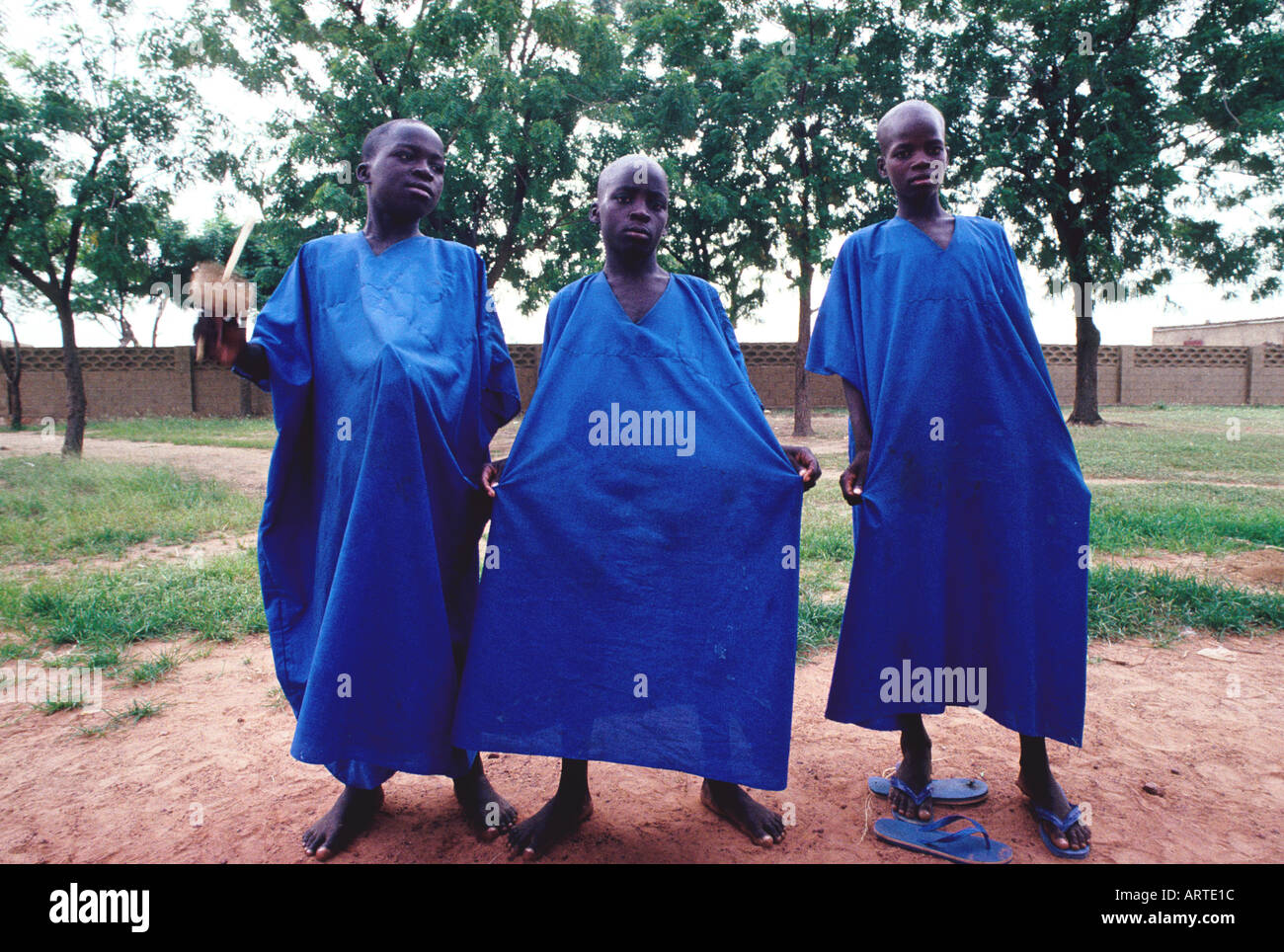 Newly circumcised Dogon boys in their circumcision dress Frisch ...