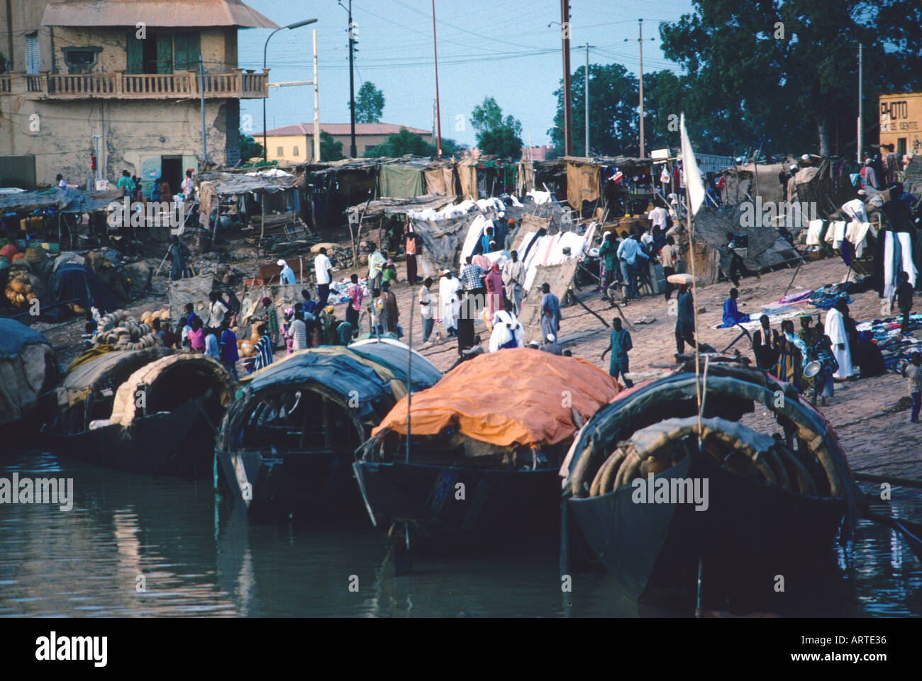 Mopti harbor hi-res stock photography and images - Alamy