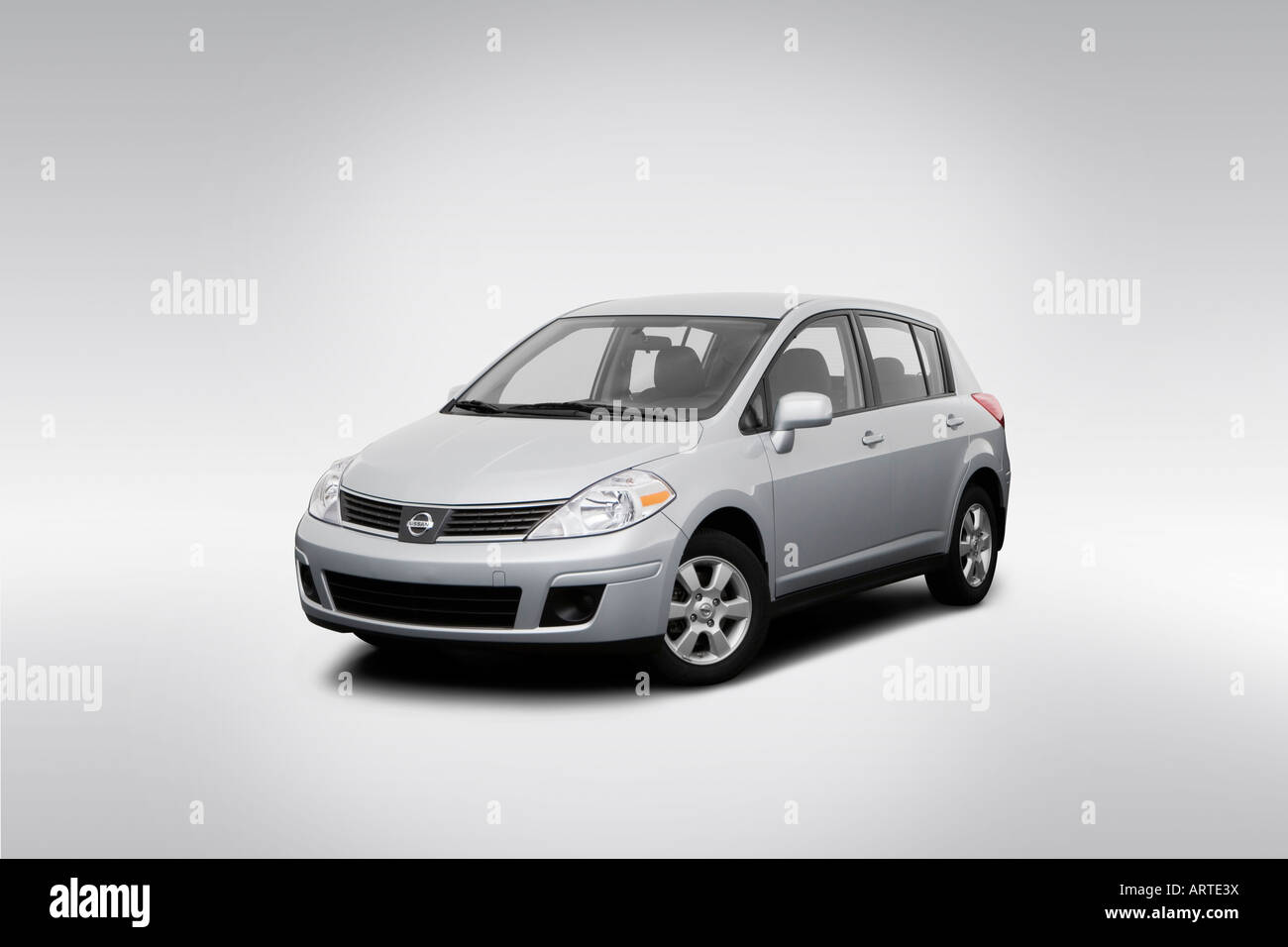 Nissan versa 2008 hi-res stock photography and images - Alamy