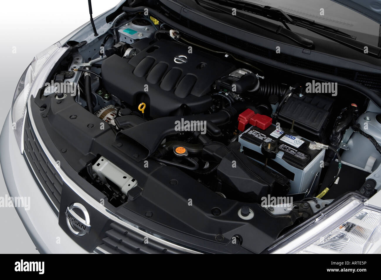 2008 Nissan Versa SL in Silver - Engine Stock Photo - Alamy