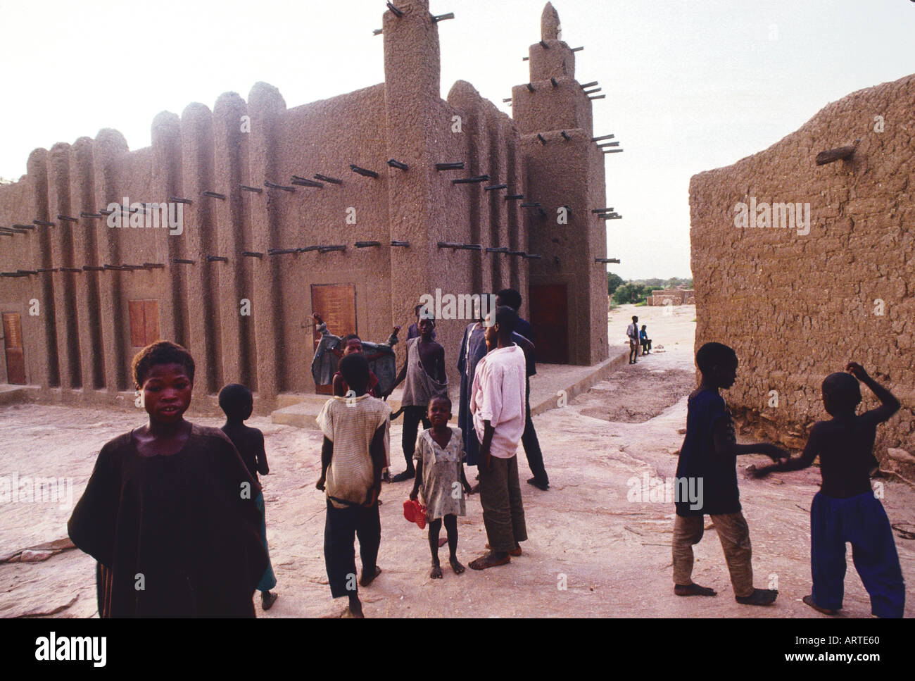 A mosque in Dogon country Eine Moschee im Dogonland Stock Photo - Alamy