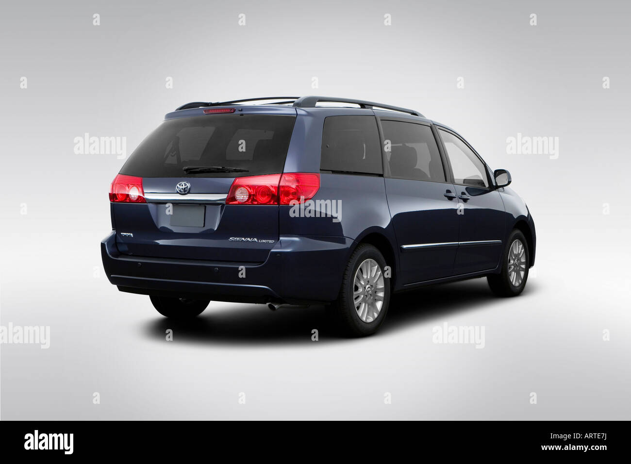 Toyota sienna 2008 hi-res stock photography and images - Alamy
