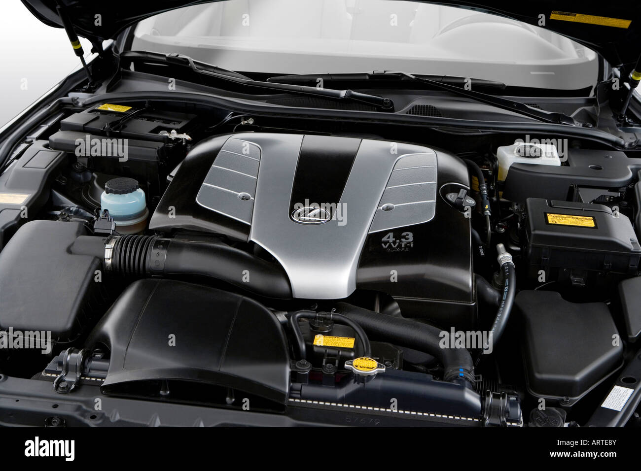 2008 Lexus SC SC430 in Gray - Engine Stock Photo - Alamy