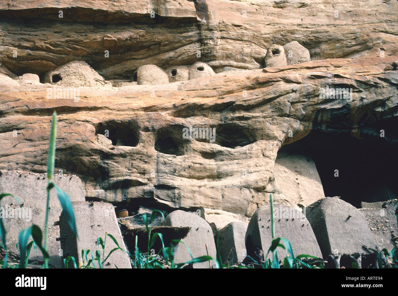 Dogon village with early Tellem caves and granary Dogon Dorf mit ...