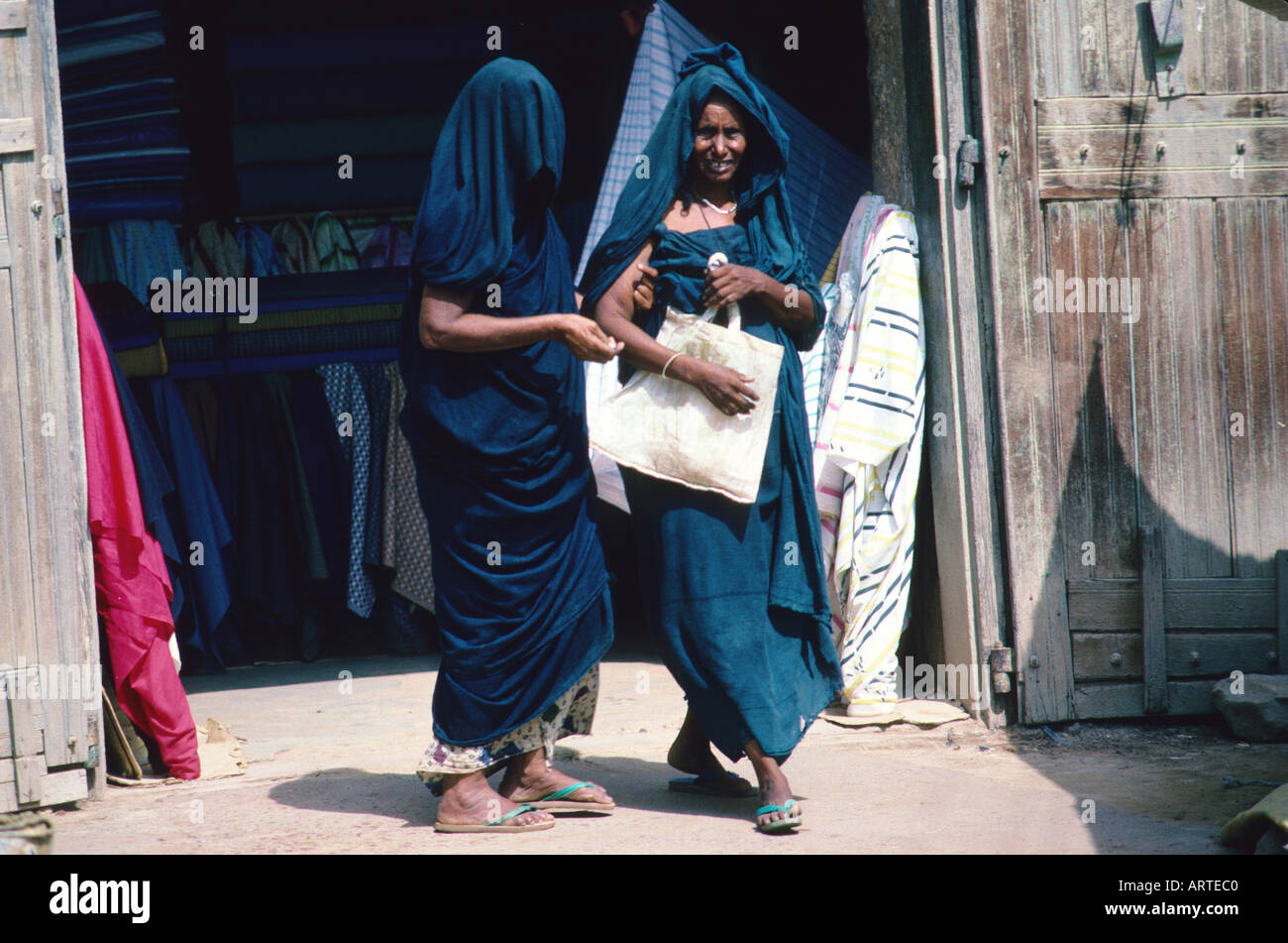 Moorish women in Mopti Maurische Frauen in Mopti Stock Photo - Alamy