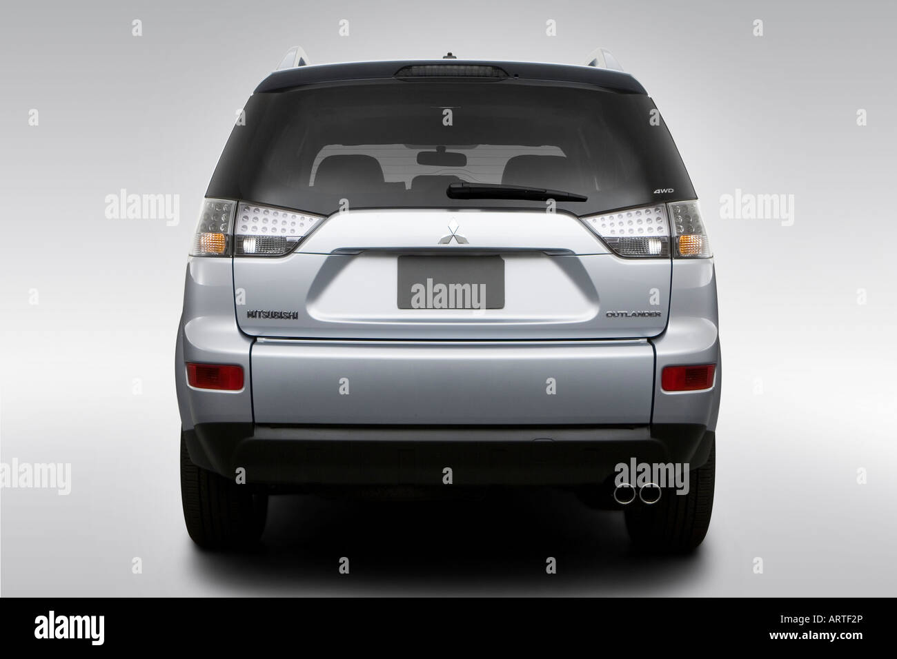 2008 Mitsubishi Outlander XLS in Silver - Low/Wide Rear Stock Photo - Alamy